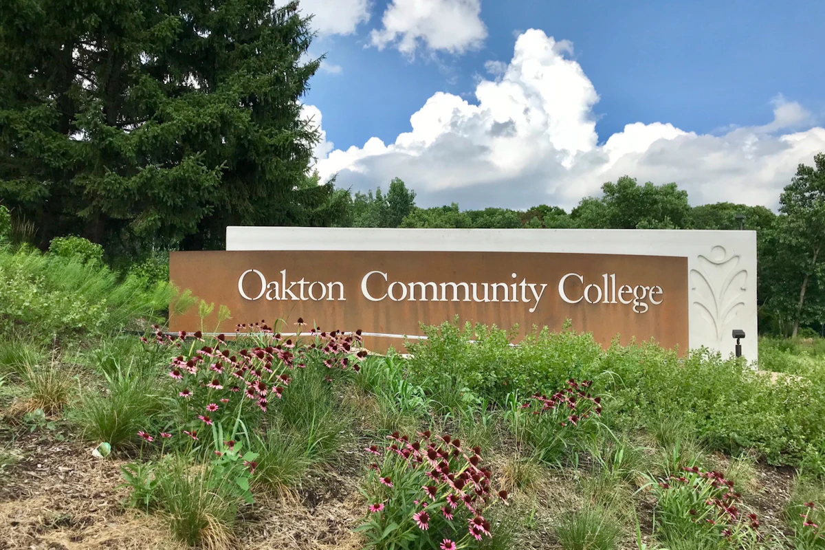 Oakton Community College Renamed to Oakton College, Plans to Remain a ...
